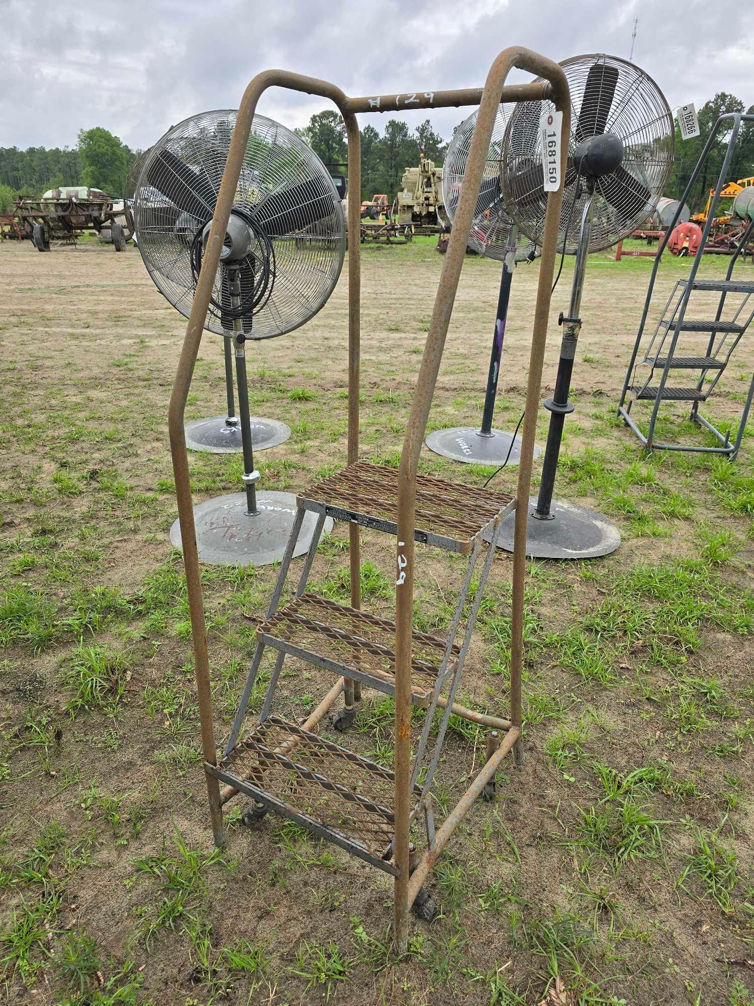 ROLLING 3 STEP LADDER | Proxibid