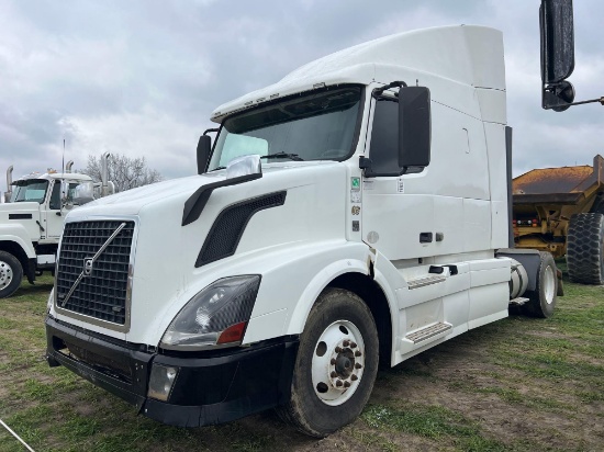 2013 VOLVO MID RISE S/A ROAD TRACTOR | Commercial Trucks Truck Tractors ...
