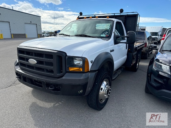 2005 Ford F450 XL Super Duty regular cab, V10 Triton gas engine, duals ...