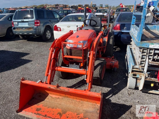 Kubota B2920 compact tractor, 4WD, quick connect loader, turf tires ...