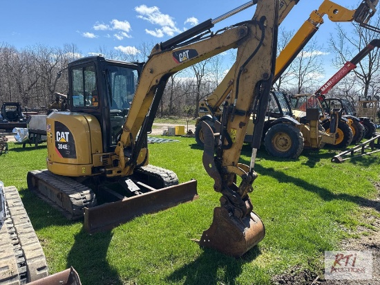 Cat 304E2 CR mini excavator, hydraulic thumb, 18in digging bucket ...