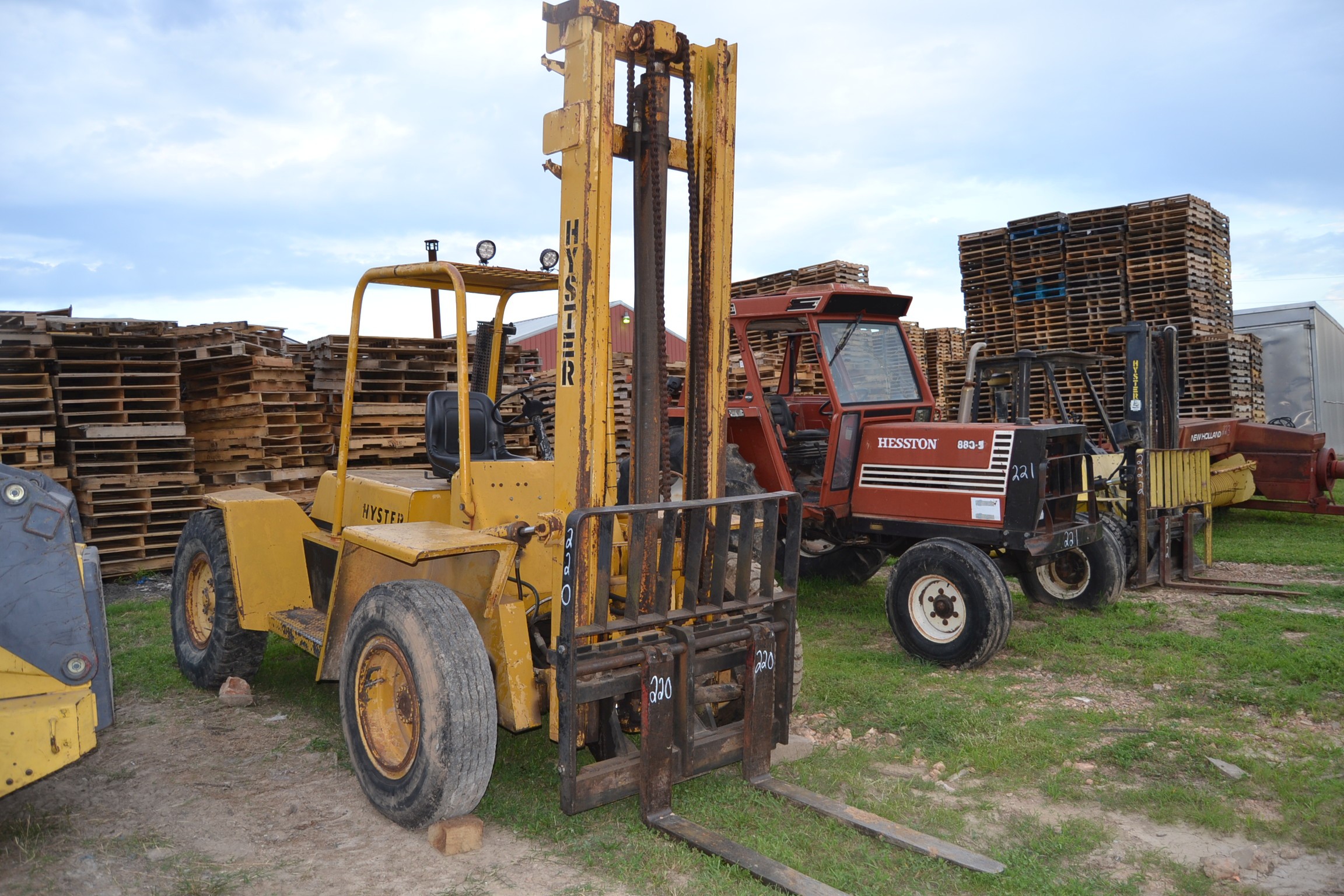HYSTER BIG WHEEL FORKLIFT W/ DIESEL ENGINE | Proxibid