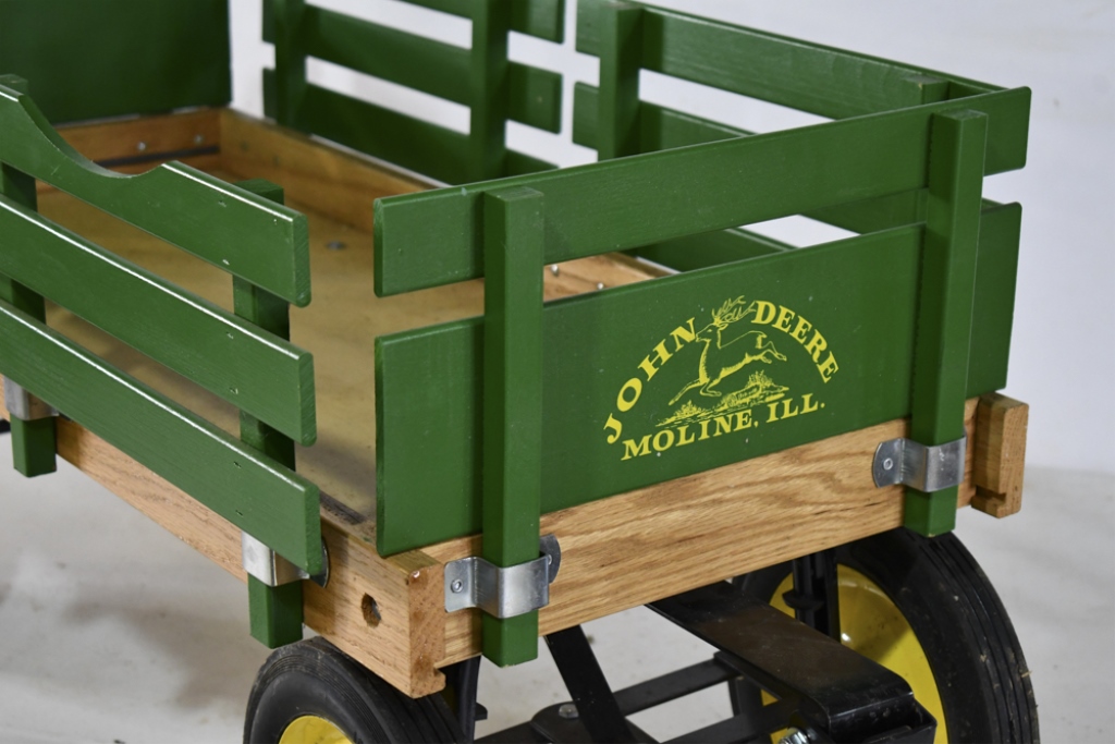John Deere Stake Wagon Athearn 8100 HO John Deere Stake Bed Ford