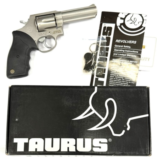 Taurus Model 82 .38 SPL Revolver in Box | Guns & Military Artifacts ...