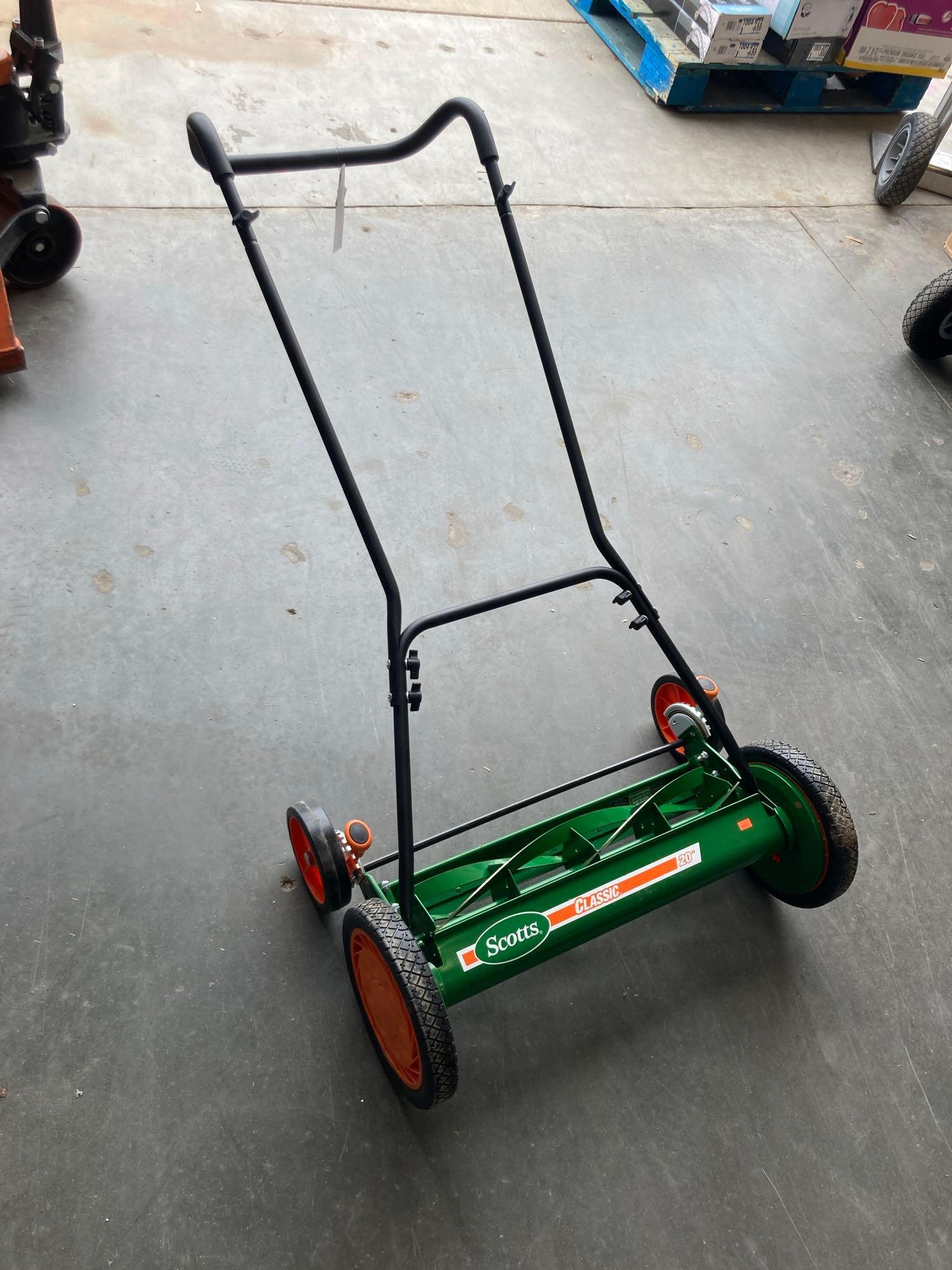 20 in. Classic Manual Walk Behind Reel Mower | Proxibid