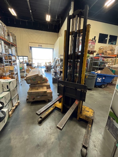 Big Joe 2000lb Powered Lift/Manual Push Fork-Over Stacker | Heavy ...