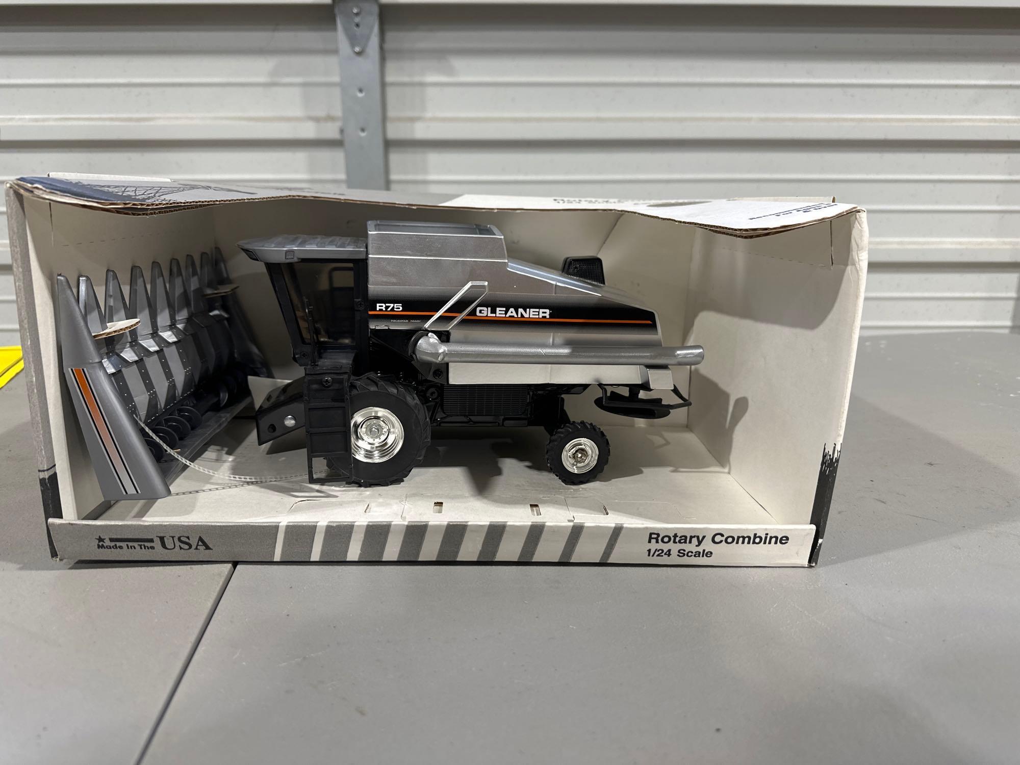 Gleaner R75 Combine