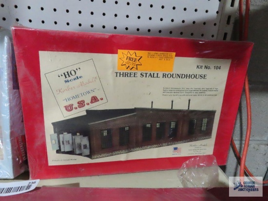 Korber Three Stall Roundhouse Model Kit New In Box Art Antiques And Collectibles Toys Models