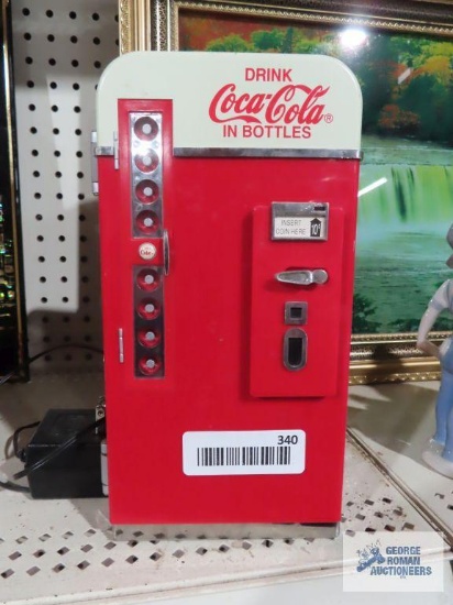 Coke pop machine with Coke figurines inside. Electric | Online Auctions ...
