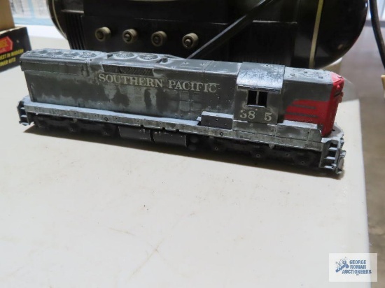 Southern Pacific HO gauge locomotive, number 3805 | Art, Antiques ...