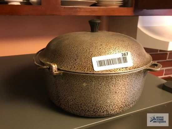 Cast aluminum dutch oven | Art, Antiques & Collectibles Collectibles ...