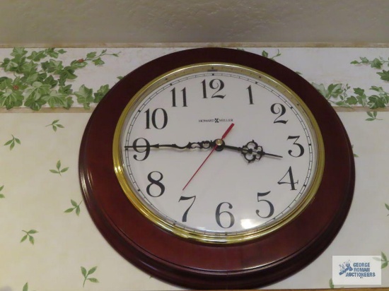 Howard Miller battery powered wall clock | Online Auctions | Proxibid