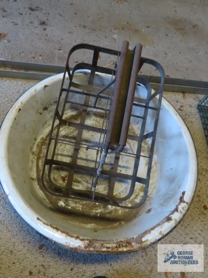 Galvanized wash basin and milk carrier | Online Auctions | Proxibid