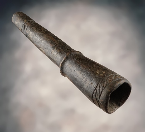 5 7/8" x 1 1/8" Midwestern Tube Pipe with nice incised design and ...
