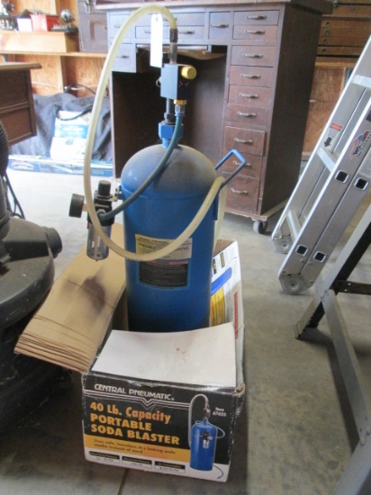 Central Pneumatic 40lb. Capacity Portable Soda Blaster in Original Box ...