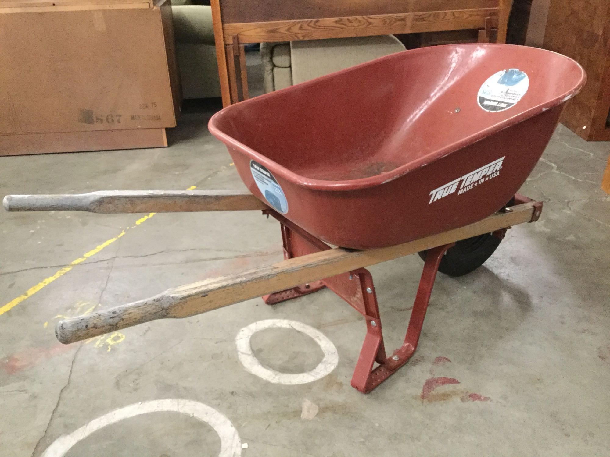 True Temper contractor grade wheelbarrow | Proxibid