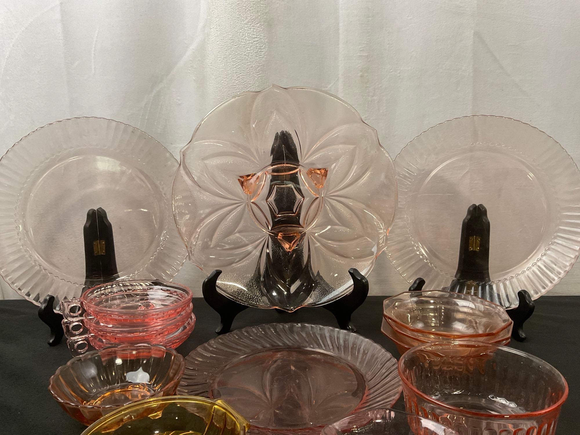 Collection of Depression Glass, 14 pieces, mostly | Proxibid