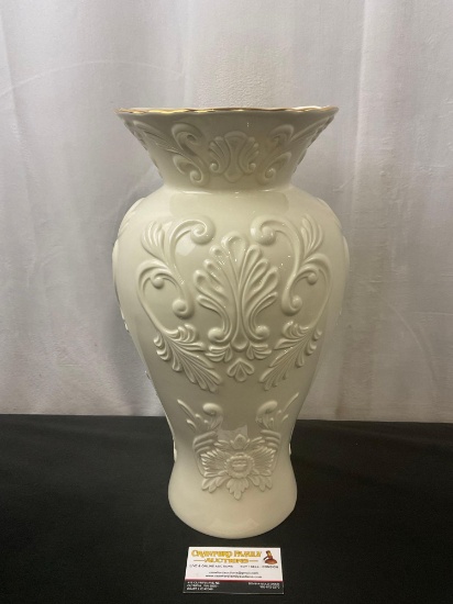 Large LENOX Vase Georgian Collection with gold rim, 16 inches tall ...
