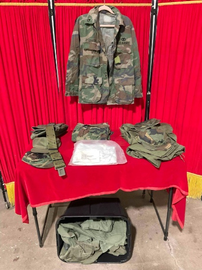 10+ pcs Modern U.S. Army Uniform Assortment incl. Camouflage, Hats ...