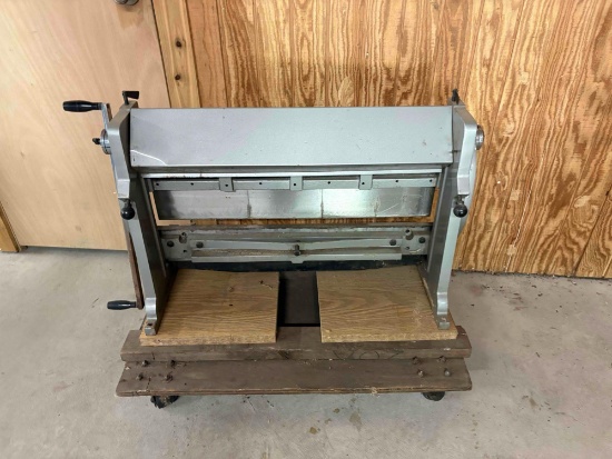 Central Machinery Metal Brake on rolling cart #5907 Max cap 30"/ 20 ...