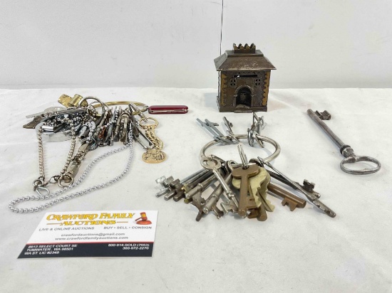 4 pcs Metal Decor, 2x Key Rings with Keys & Fobs, 1x Antique Key & 1x ...