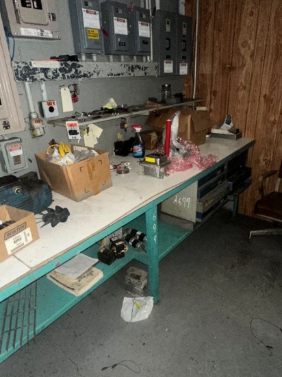 Work Bench With Contents Includes Bench Vise, 8 Drawer Maintenance ...