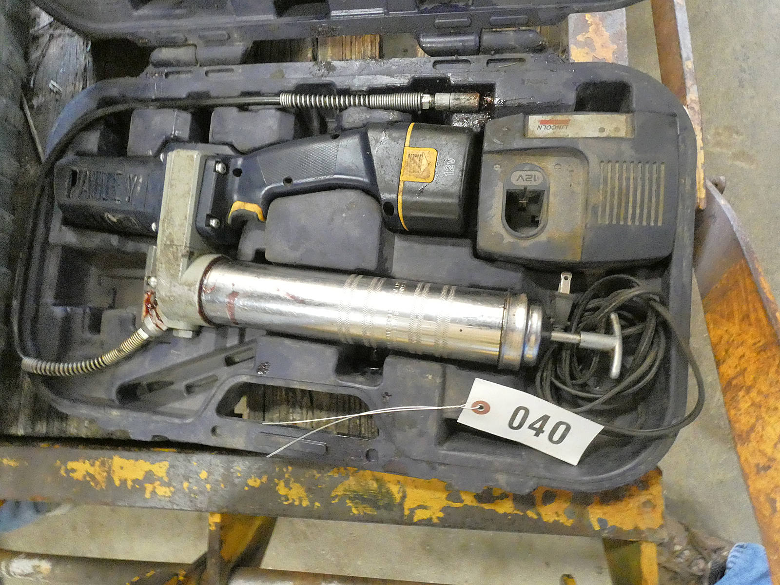 Lincoln Cordless Greaser | Proxibid