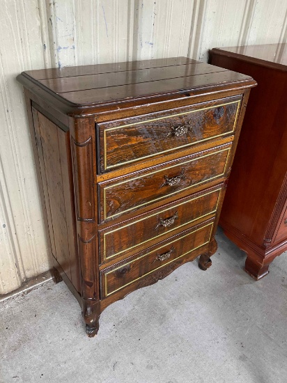 Small Four Drawer Chest | Online Auctions | Proxibid