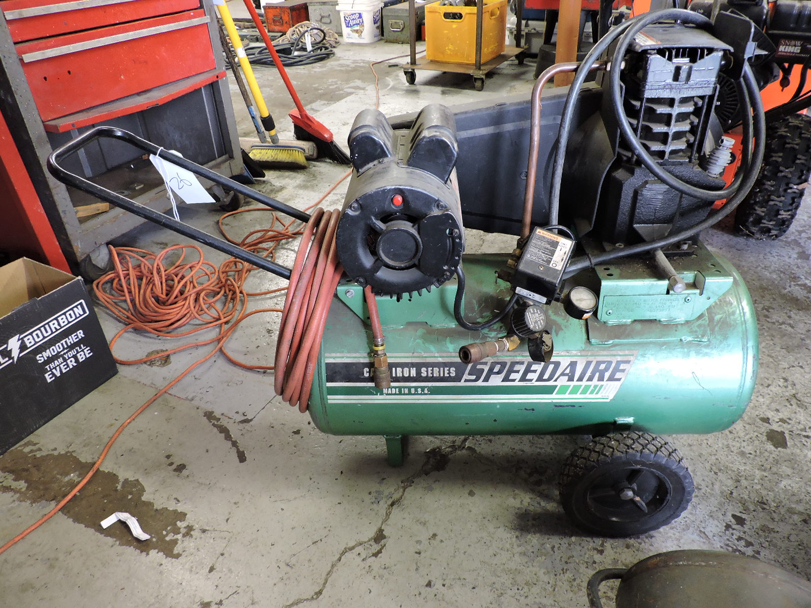 Speedaire Direct Drive Air Compressor SPEEDAIRE AIR COMPRESSOR Model: