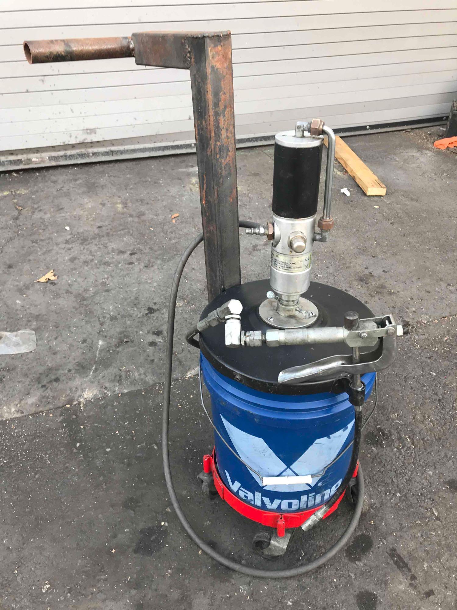 Prolube Grease Unit | Proxibid