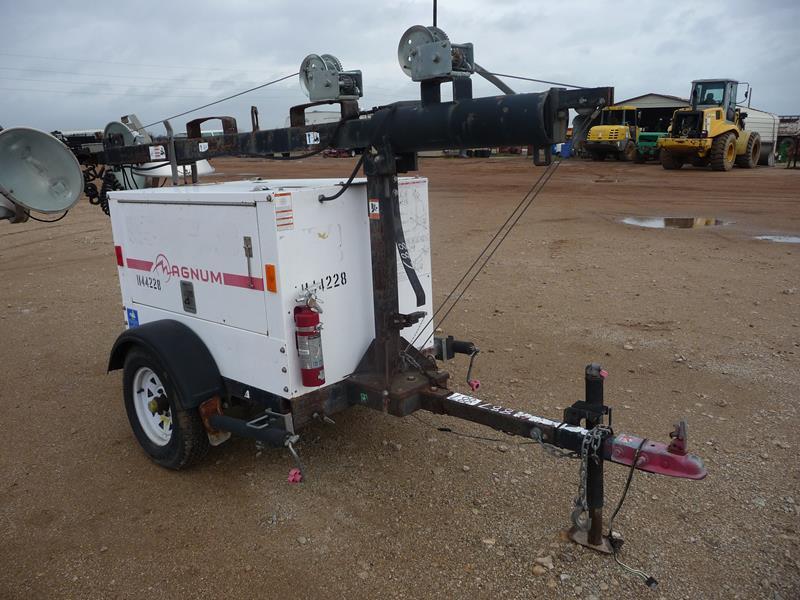 Magnum 4000 Watt Light Tower | Shelly Lighting