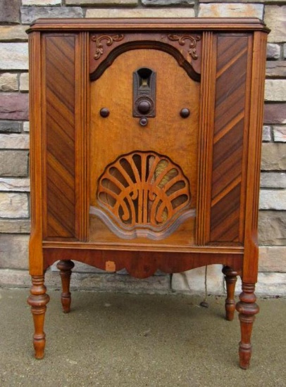 Antique Philco Model G Floor Model Radio | Online Auctions | Proxibid