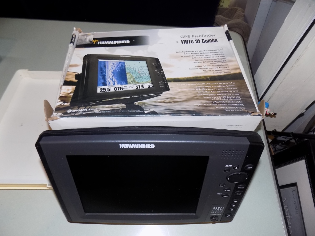 HUMMINBIRD 1197 GPS FISHFINDER COMBO | Proxibid