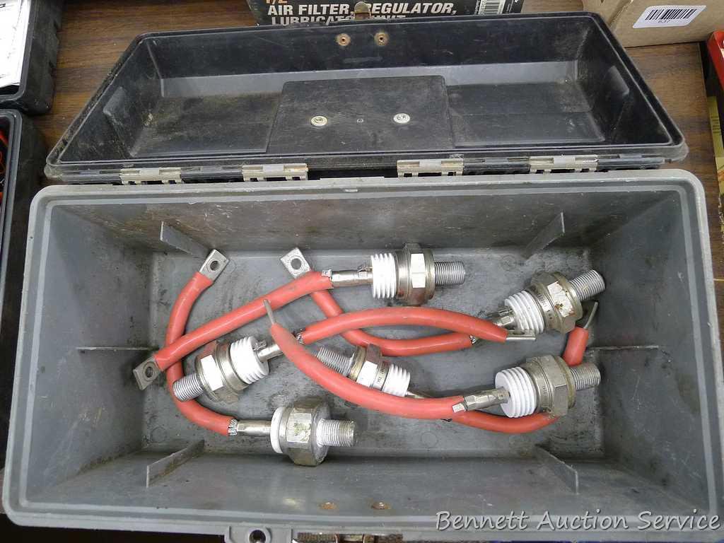 Six heavy gauge electric terminals in a 16" tool | Proxibid