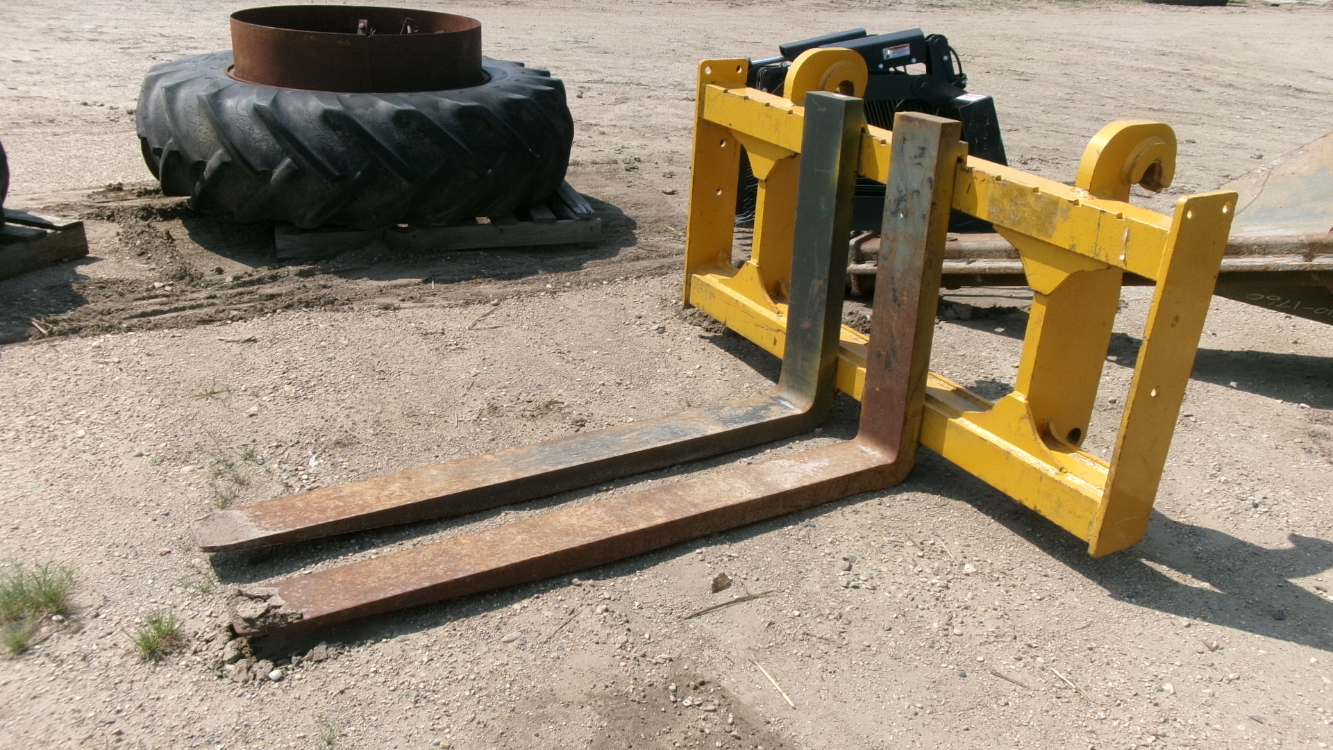 PAYLOADER Q.T. 4' PALLET FORK ATTACHMENT | Proxibid