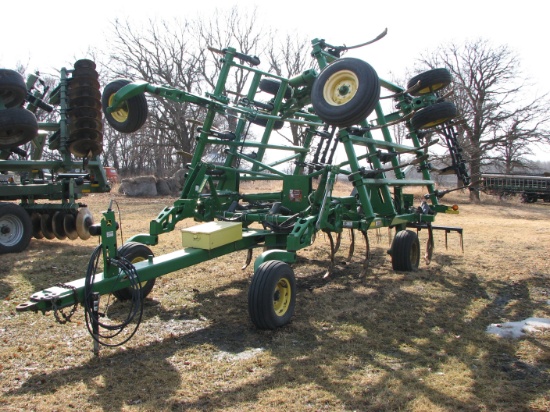 2018 28' JOHN DEERE 2410 CHISEL PLOW w / SUMMERS 3 BAR HARROW, floating ...