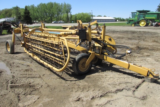 VERMEER R23A TWIN SIDE DELIVERY HAY RAKE, nice | Online Auctions | Proxibid