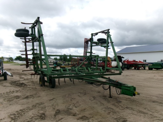 30' JOHN DEERE 1600 CHISEL PLOW w / 3 bar harrow, wing tandems | Online ...