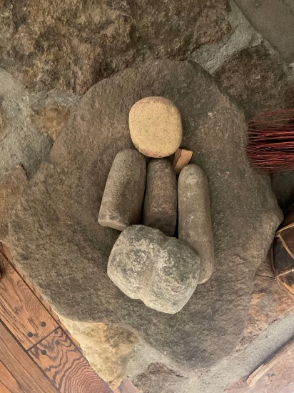 Vintage metate 2"T x 20" W & 5 assorted grind stones | Heavy ...