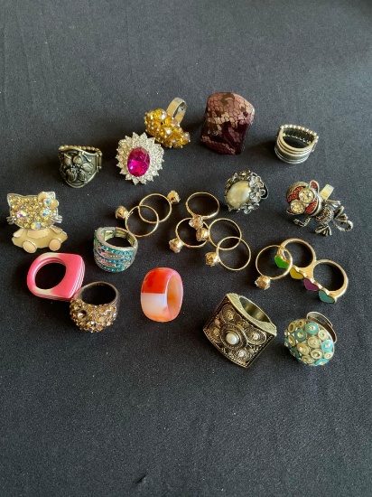 Custom jewelry. Assorted rings. 22 pieces | Online Auctions | Proxibid