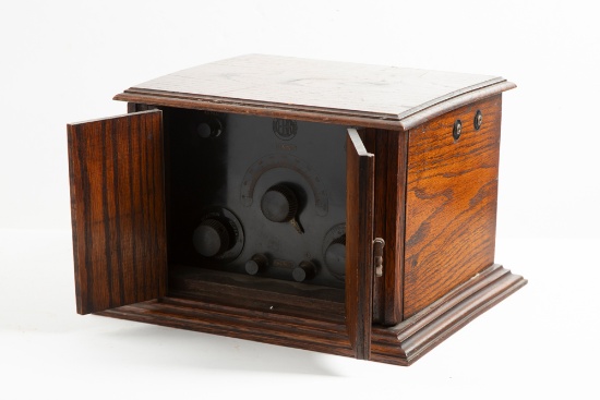 Antique oak case Edison-Bell Radio in original finish with label, lift ...
