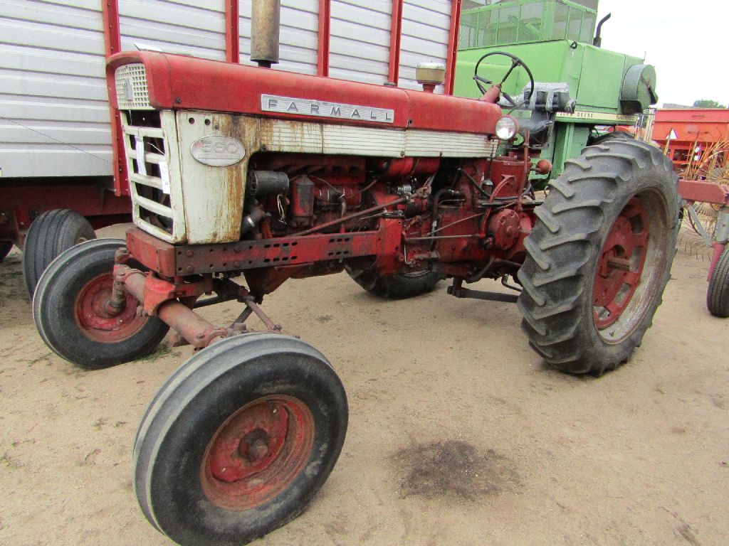 Farmall 560 Levers Descriptions