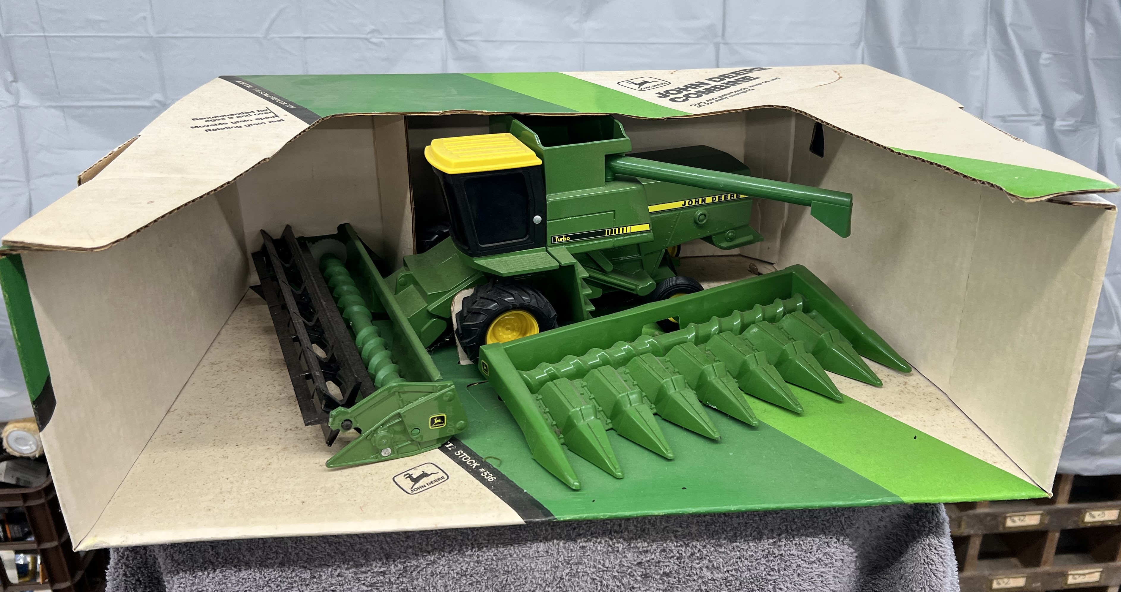 1/16 John Deere Turbo combine, yellow top cab, | Proxibid