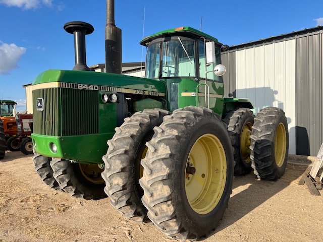 1610-A. 562-1499 John Deere 8440 4WD Tractor, | Proxibid