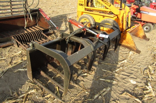 1279. 69 INCH SKID LOADER UNIVERSAL MOUNT MANURE BUCKET WITH SINGLE ...