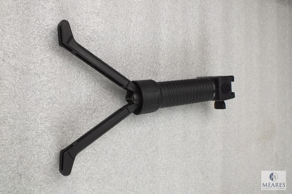 New AR 15 Forward Grip with Built-in Extendable | Proxibid