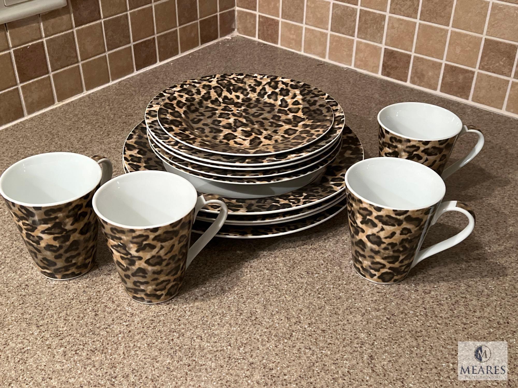 Four Place-setting of Animal Print Plates | Proxibid