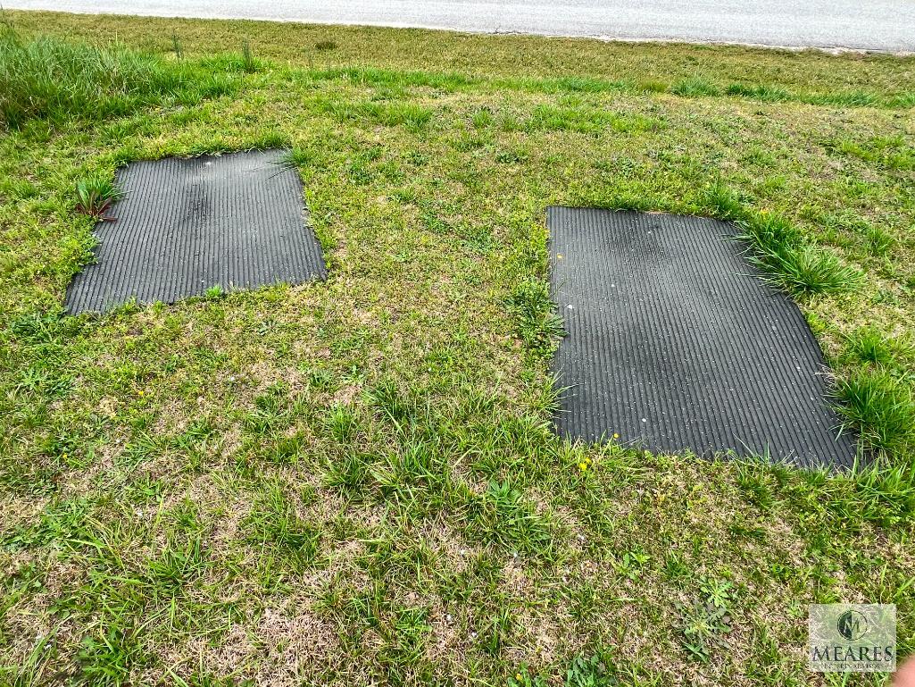 Group of Four Heavy Duty Stall Pads | Proxibid