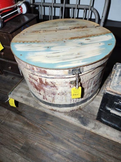 Old Metal Cylinder Box | Online Auctions | Proxibid