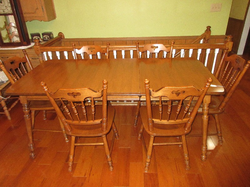 Tell City Dining Room Set